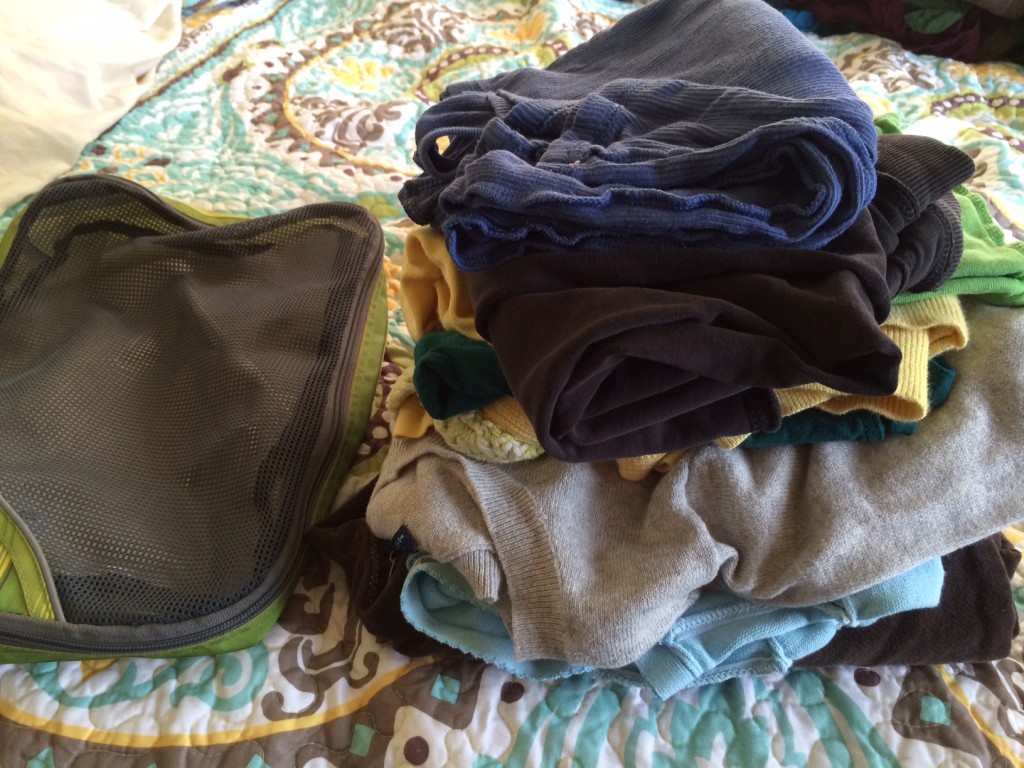 Packing for 4 days in a small bag - Road Warriorette